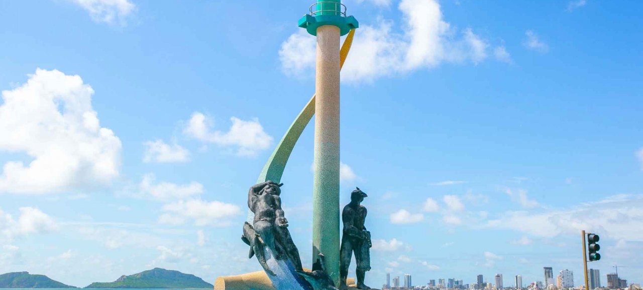 Conoce la historia del Monumento al Pescador en Mazatlán “Los Monos Bichis” - Hoteles Palace