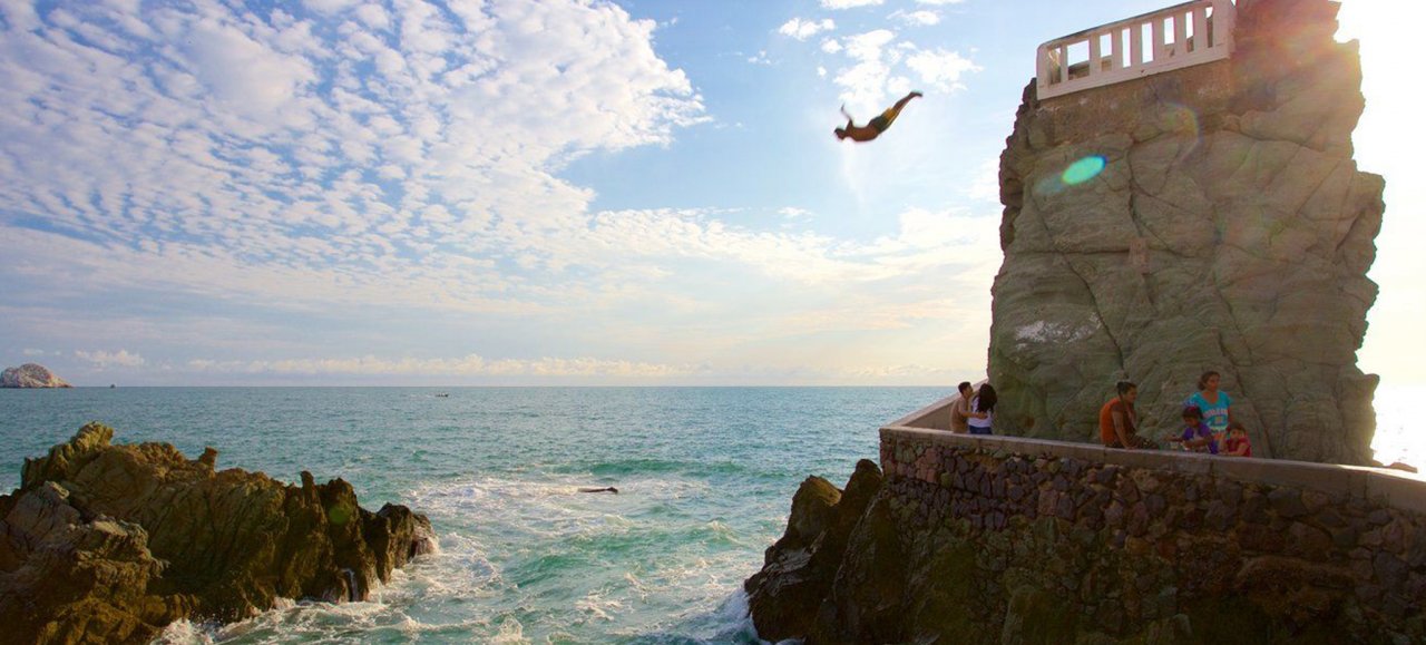El Clavadista en Mazatlán - Hoteles Palace